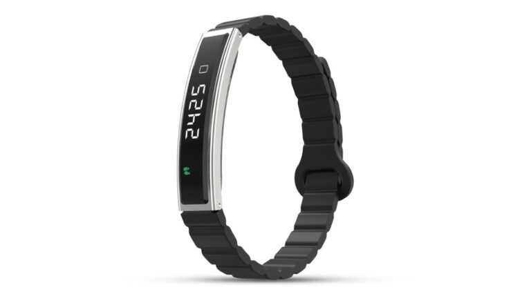 Pebble PFB94 Qore Fitness Band Launched in India with 45 Days Battery ...